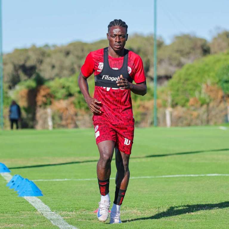 Pacome wa Yanga SC na Jean Ahoua wa Simba SC vita yao waliimaliza kibabe